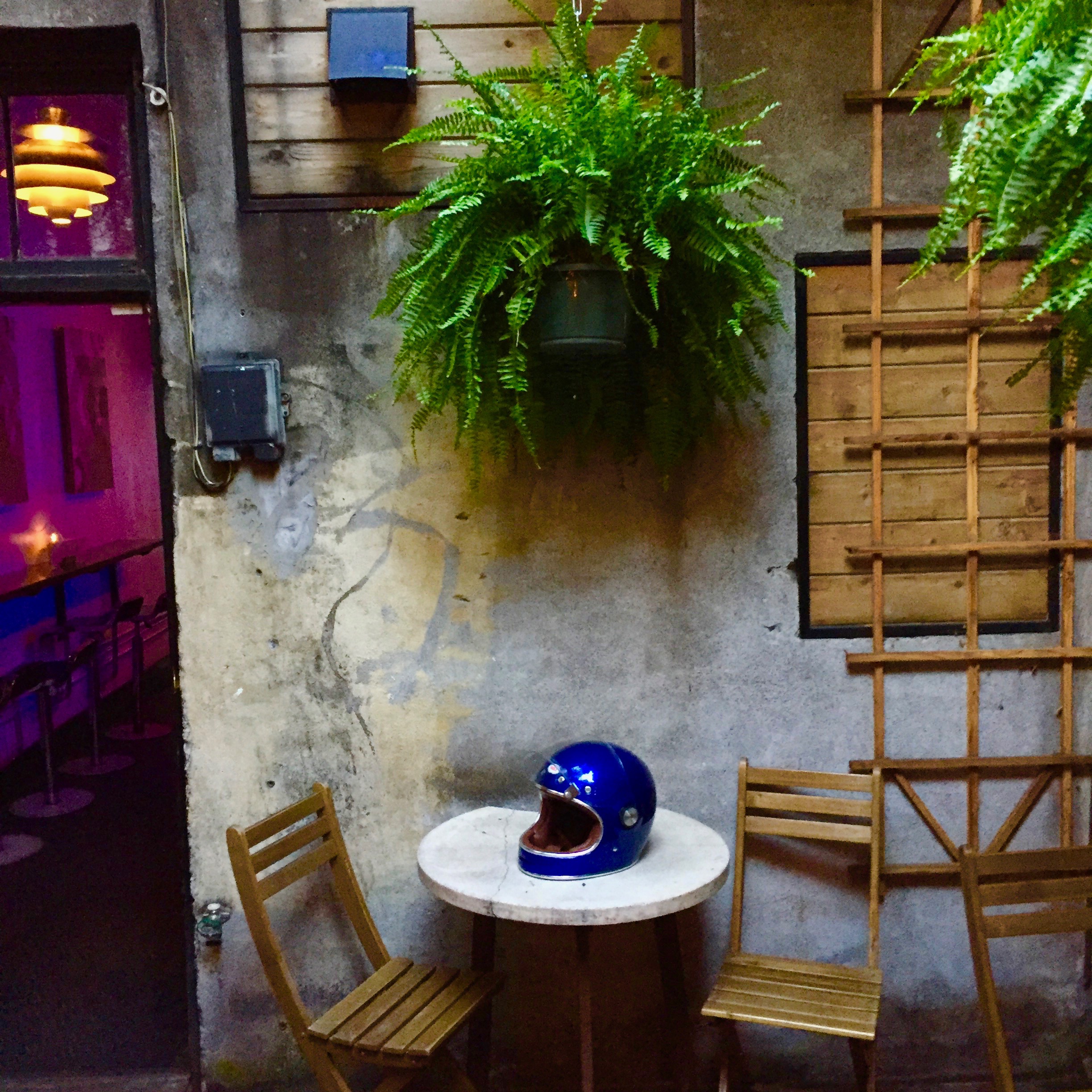 Cafe Bell – carbonbased design